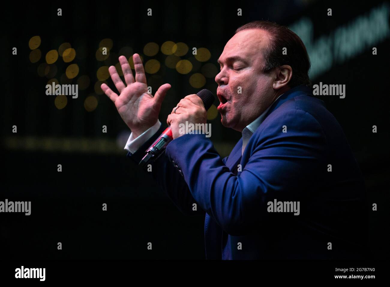 Shaun Williamson best known as Barry from Eastenders, sings Sweet ...