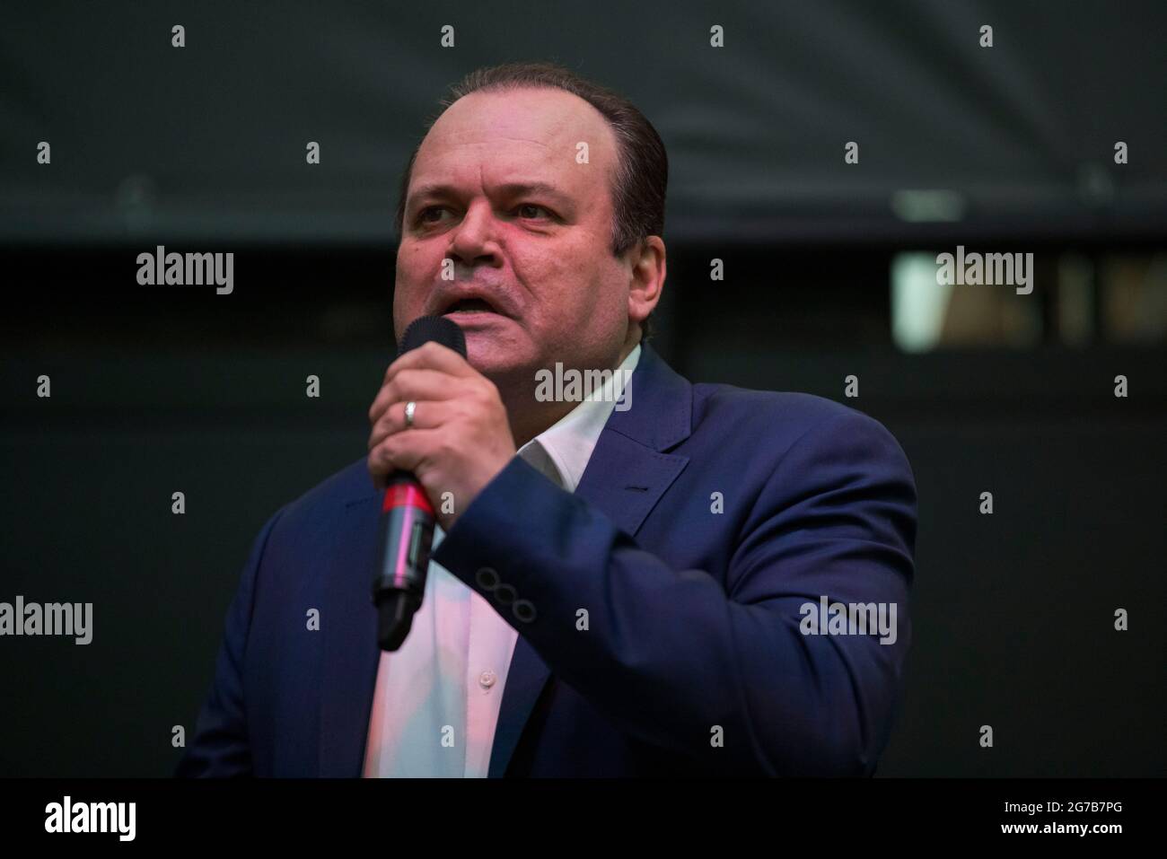 Shaun Williamson best known as Barry from Eastenders, sings Sweet ...