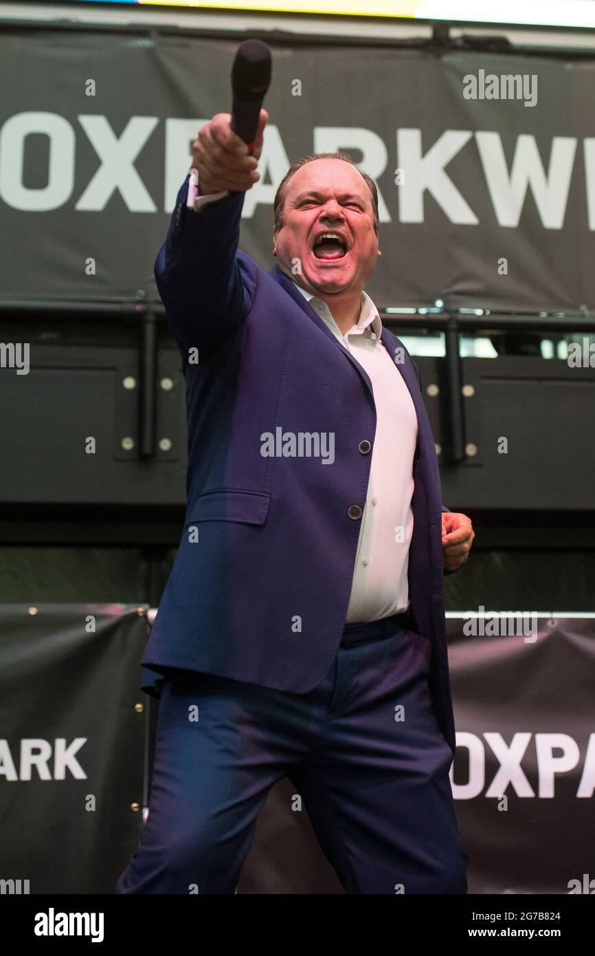 Shaun Williamson best known as Barry from Eastenders, sings Sweet ...