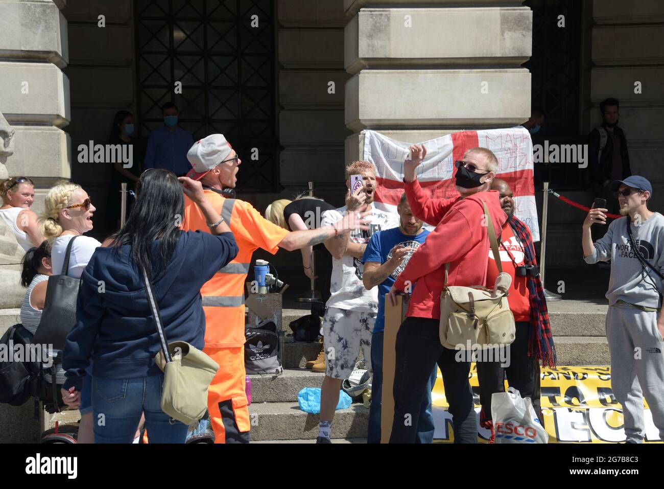 Group of protesters hi-res stock photography and images - Alamy