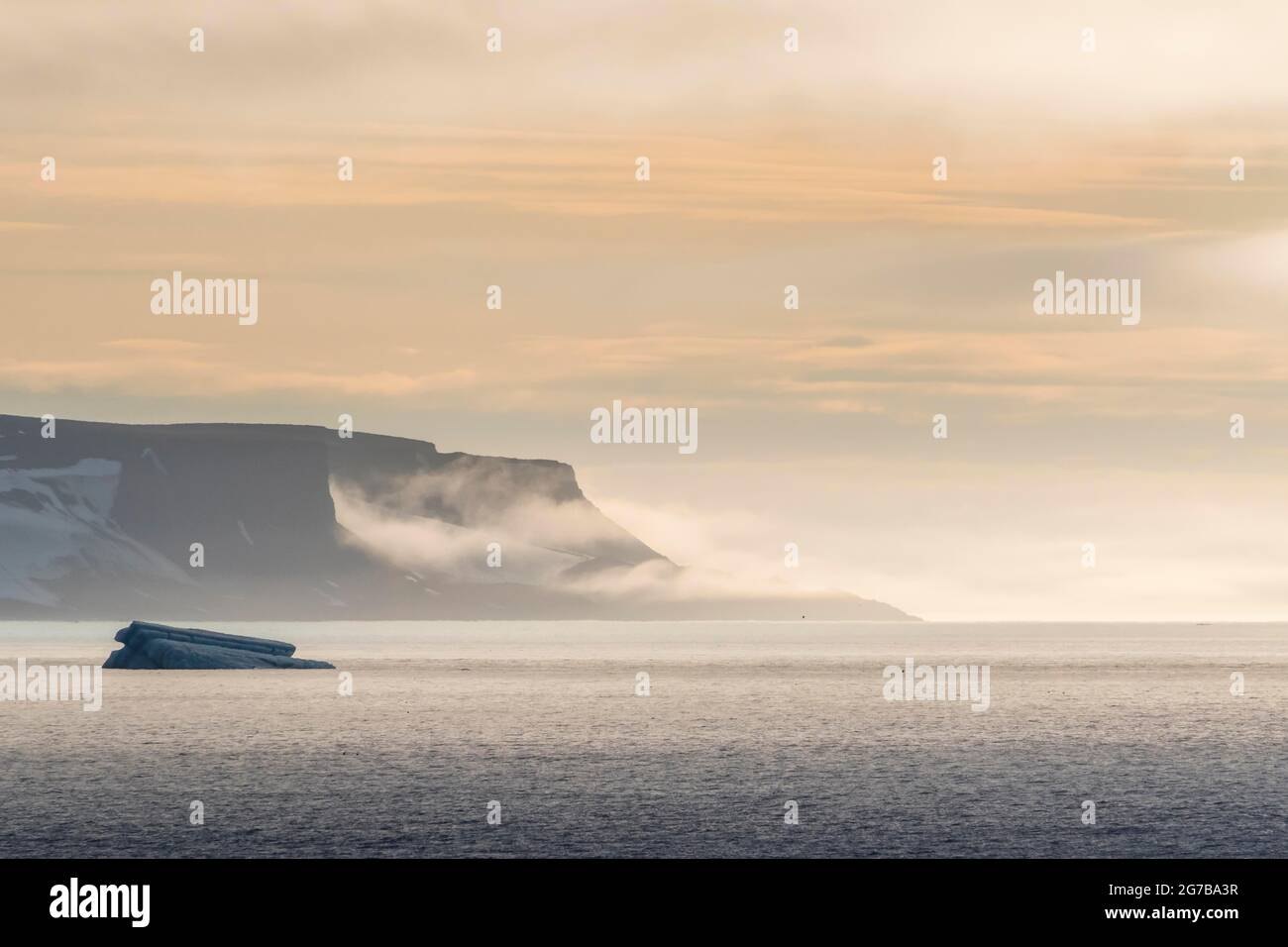 Water covered with floating ice hi-res stock photography and images - Alamy
