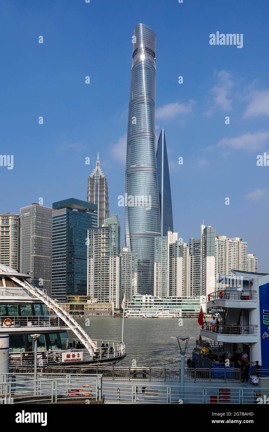 View over the Huangpu River to the skyline of the special economic zone ...