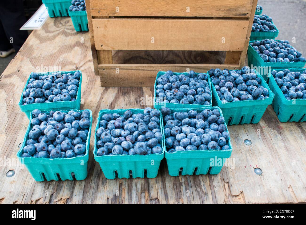 Blue cartons hi-res stock photography and images - Alamy