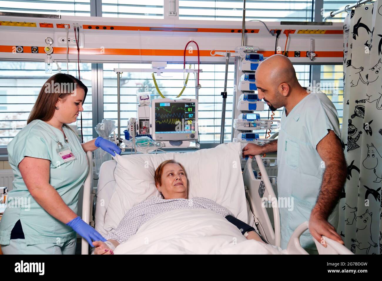 Heart attack patient hospital hi-res stock photography and images - Alamy