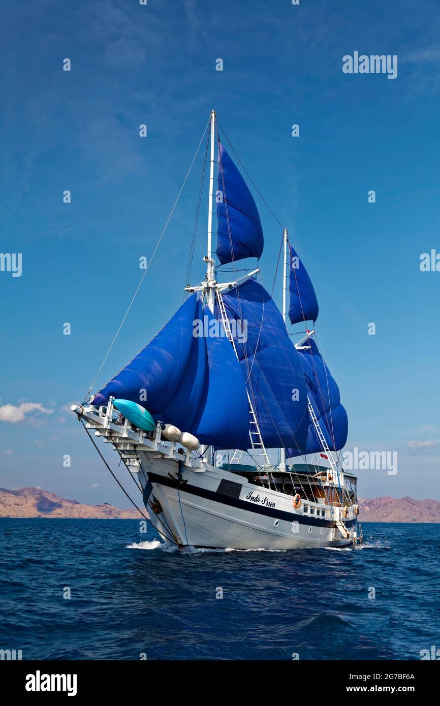 Sailing schooner S/Y Indo Siren, dive boat, liveaboard, under sail ...