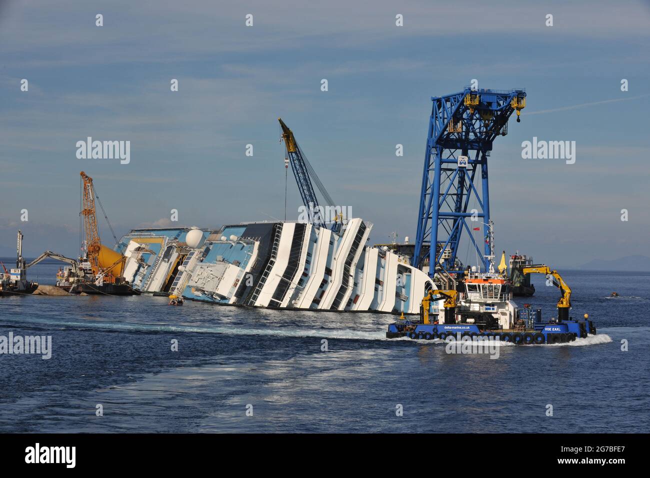 Salvage work on wrecked cruise ship, wrecked, Costa Concordia, off port ...