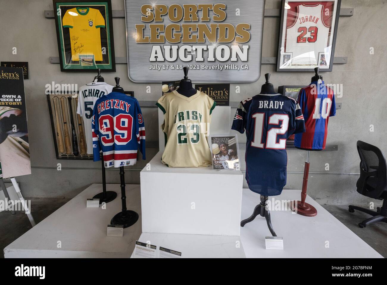 Sports Legends Auction held at Julien’s Auction. Signed sports ...