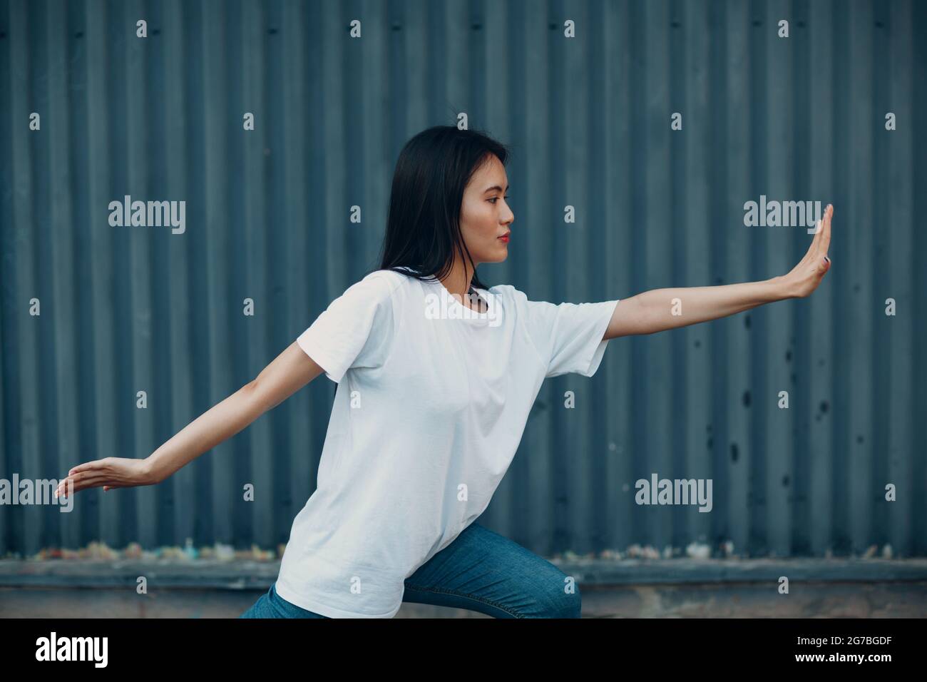 Qigong exercise hi-res stock photography and images - Alamy
