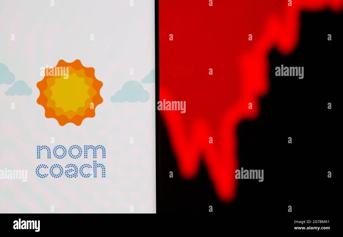 Noom logo hi-res stock photography and images - Alamy