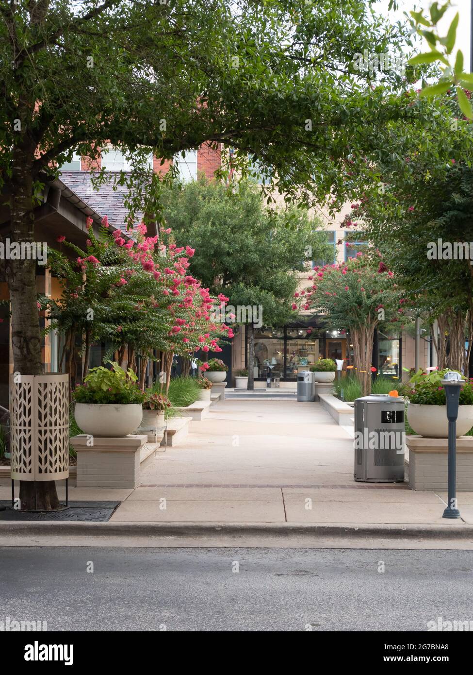 Retail area hi-res stock photography and images - Alamy