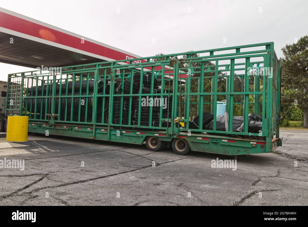 Augusta, Ga USA - 04 29 21: Back view of a green cage trailer on a semi ...