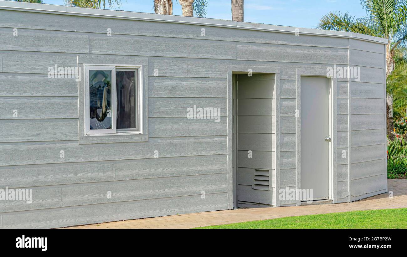 Single storey building hi-res stock photography and images - Alamy