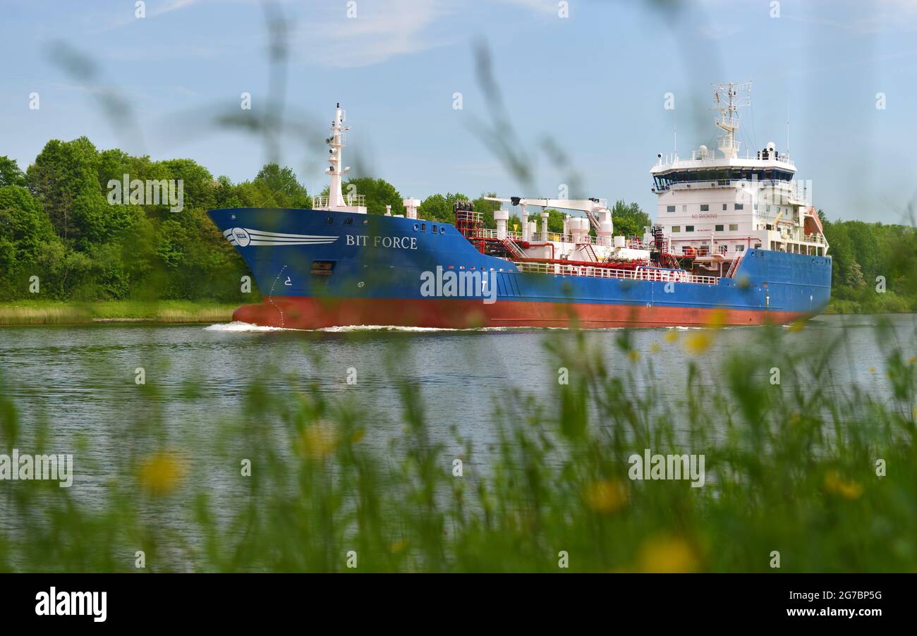 Bitumen tanker hi-res stock photography and images - Alamy