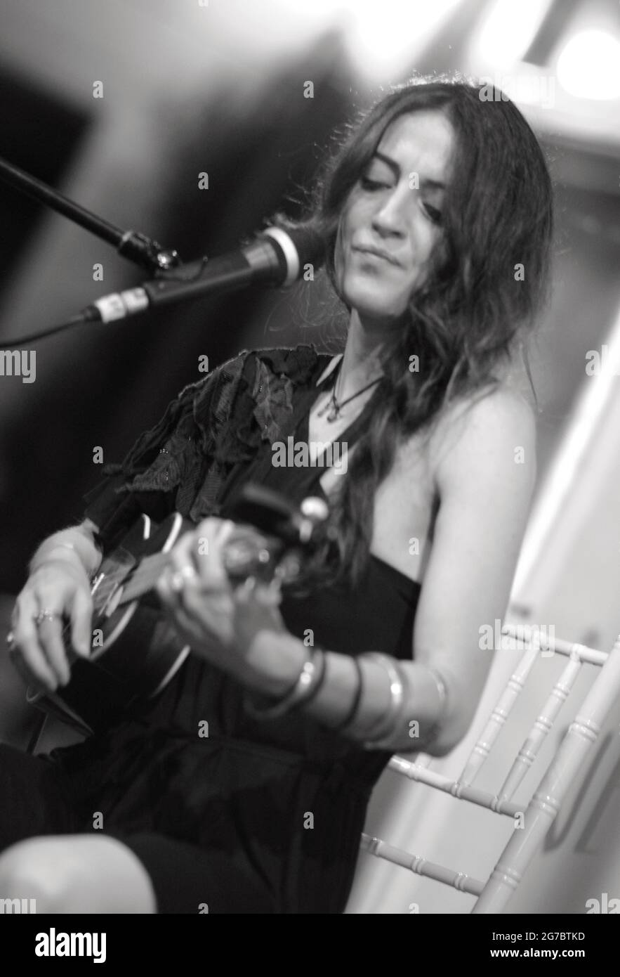 Female rockstar hi-res stock photography and images - Alamy