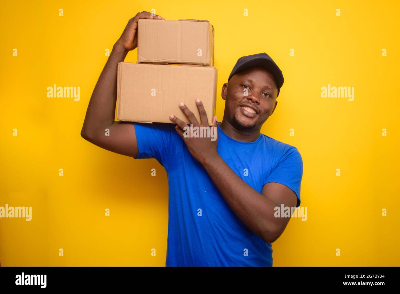 Deliveryman package hi-res stock photography and images - Alamy
