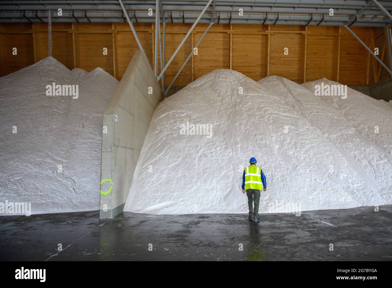 12 July 2021, Saxony-Anhalt, Staßfurt: An employee of the chemical ...