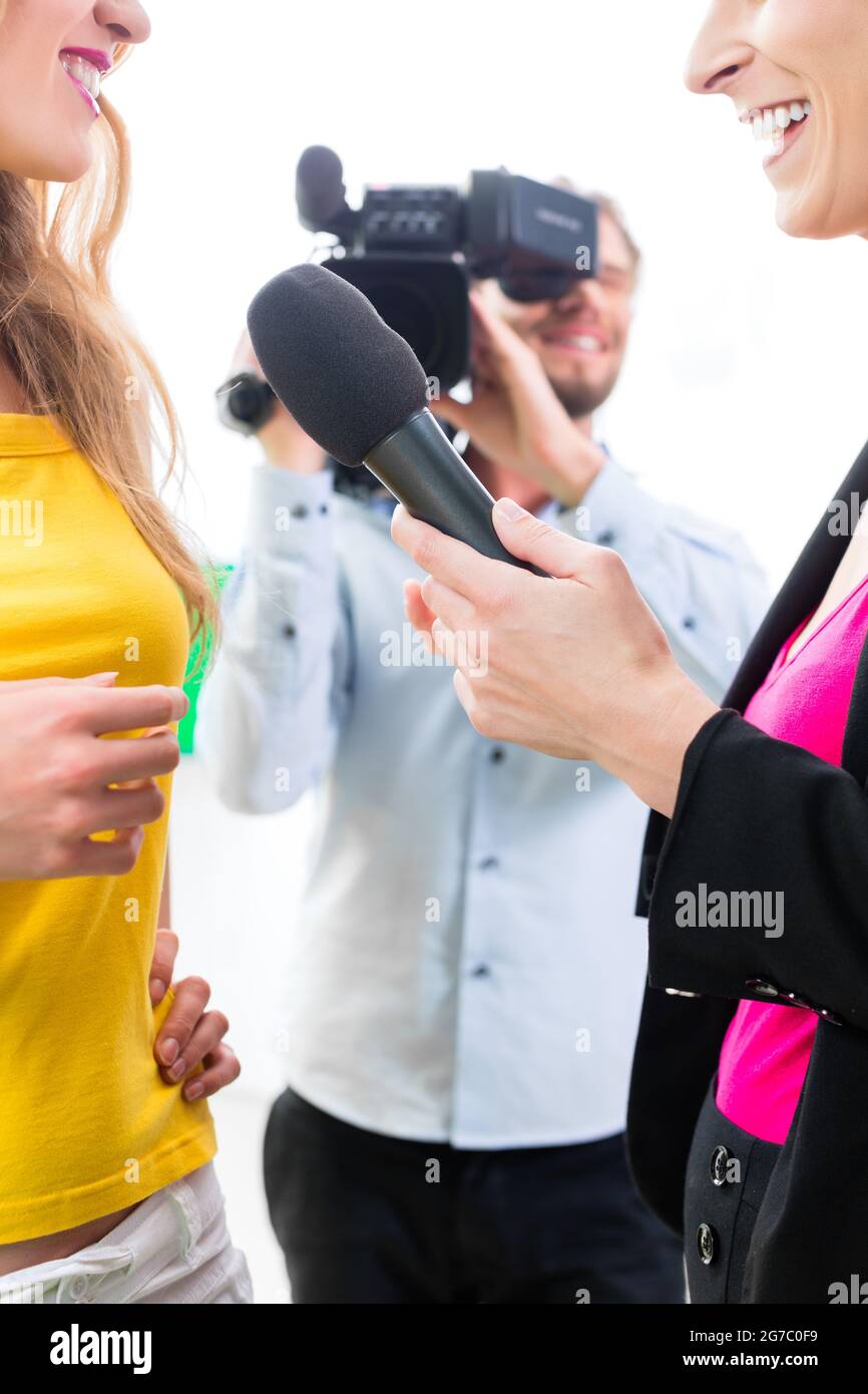 Reporter interviewing actress hi-res stock photography and images - Alamy