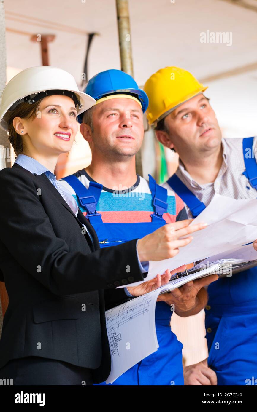 Floor plan discussion hi-res stock photography and images - Alamy