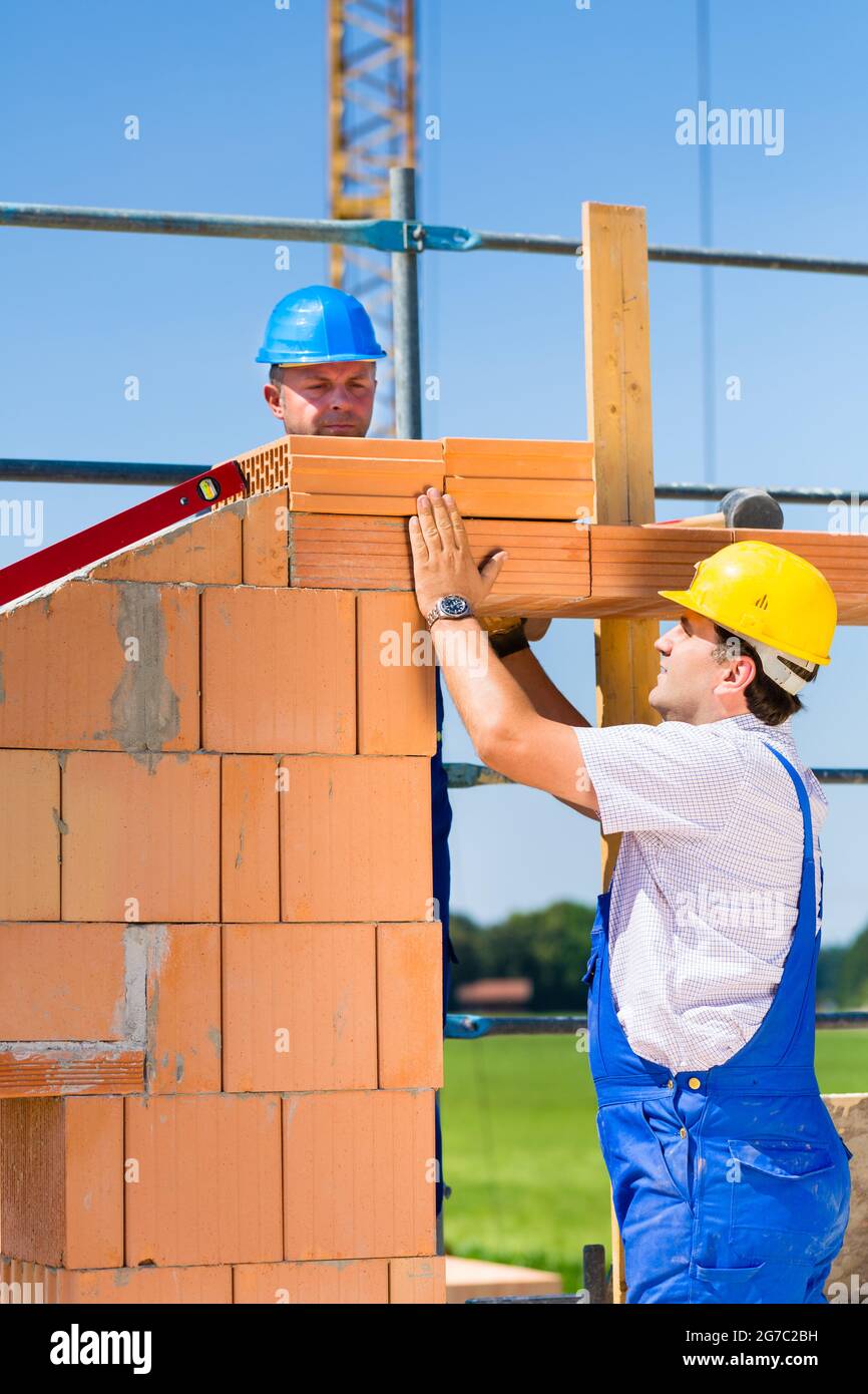 Laying scaffold hi-res stock photography and images - Alamy