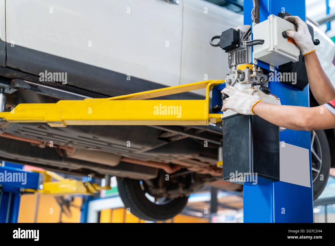 Car inspection centre hi-res stock photography and images - Alamy