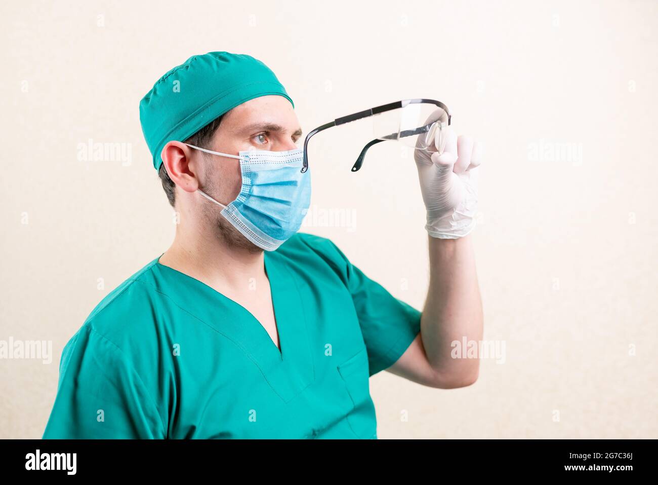 Woman doctor in safety goggles hi-res stock photography and images - Alamy