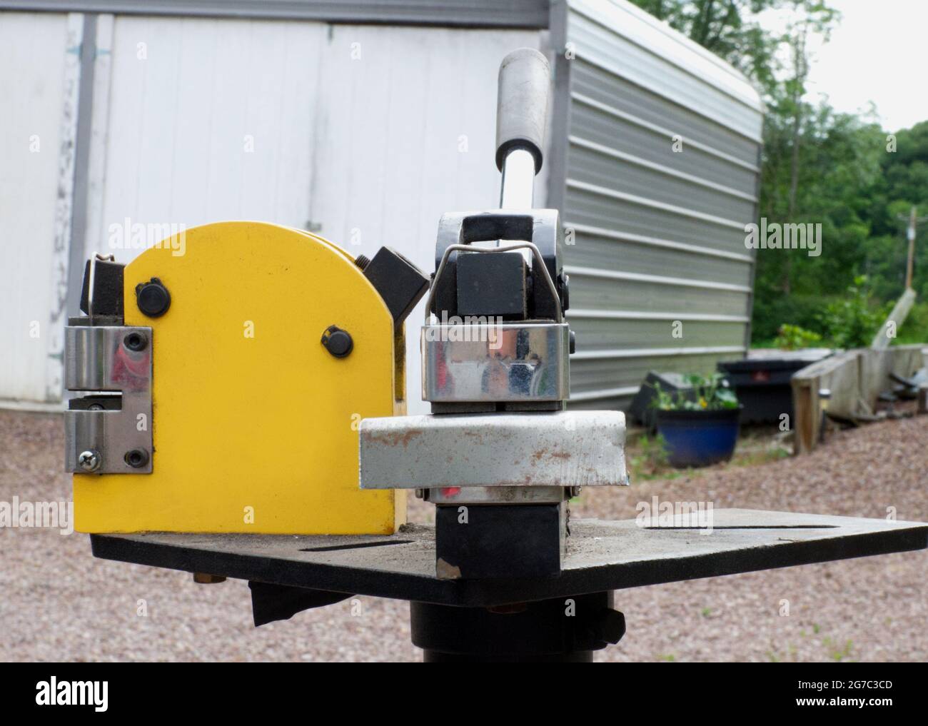 Metal shrinker hi-res stock photography and images - Alamy