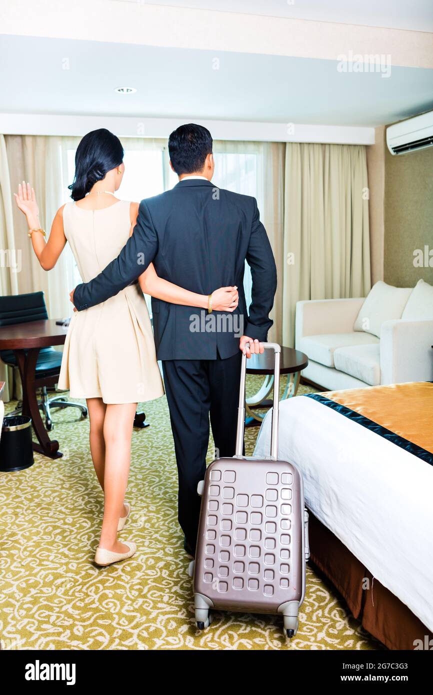 Rear view hotel couple hi-res stock photography and images - Alamy
