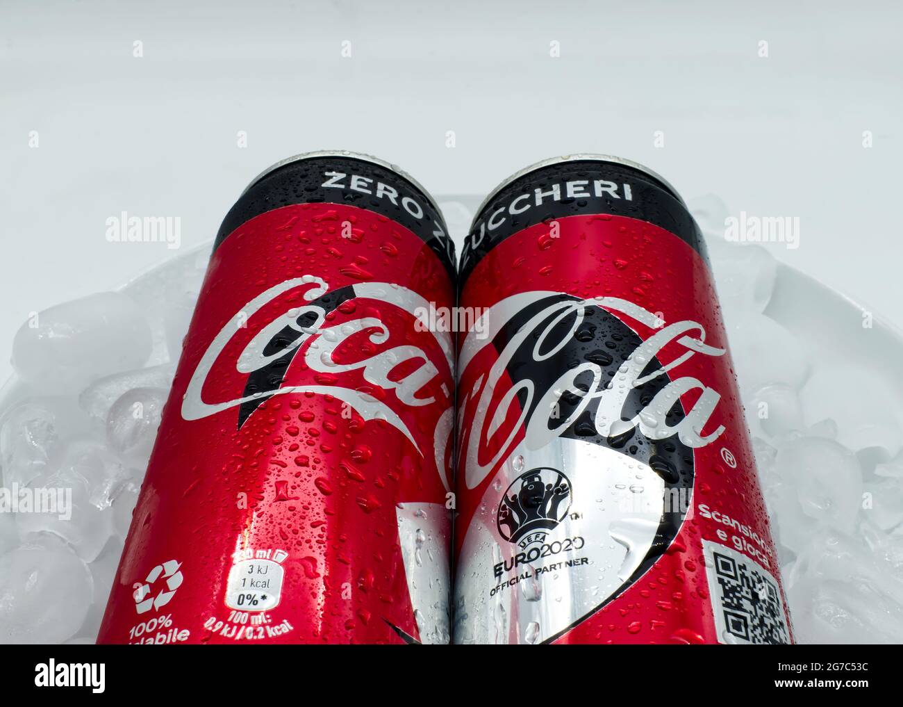Cola crushed ice bottle hi-res stock photography and images - Alamy