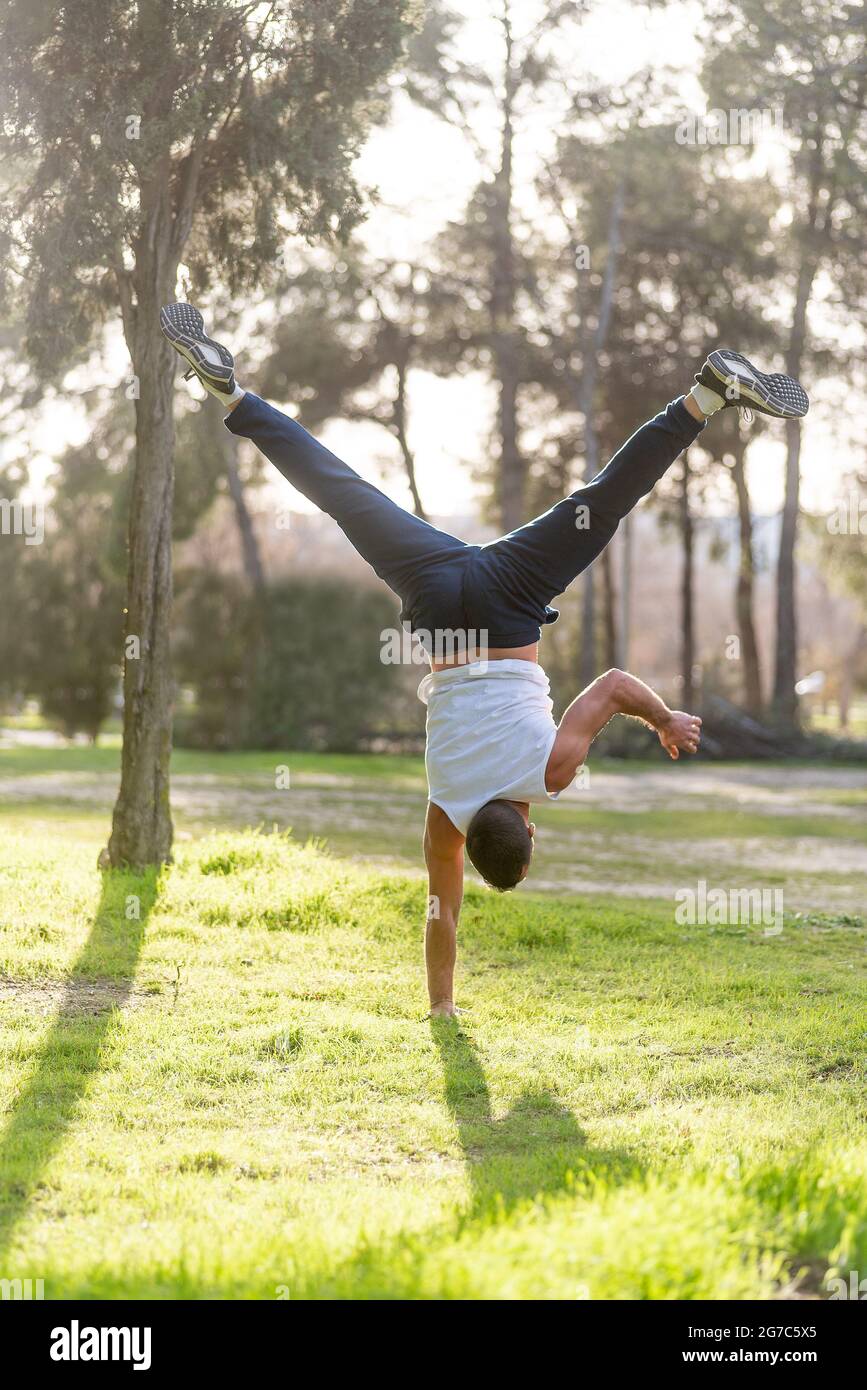 Acrobatic posture hi-res stock photography and images - Alamy