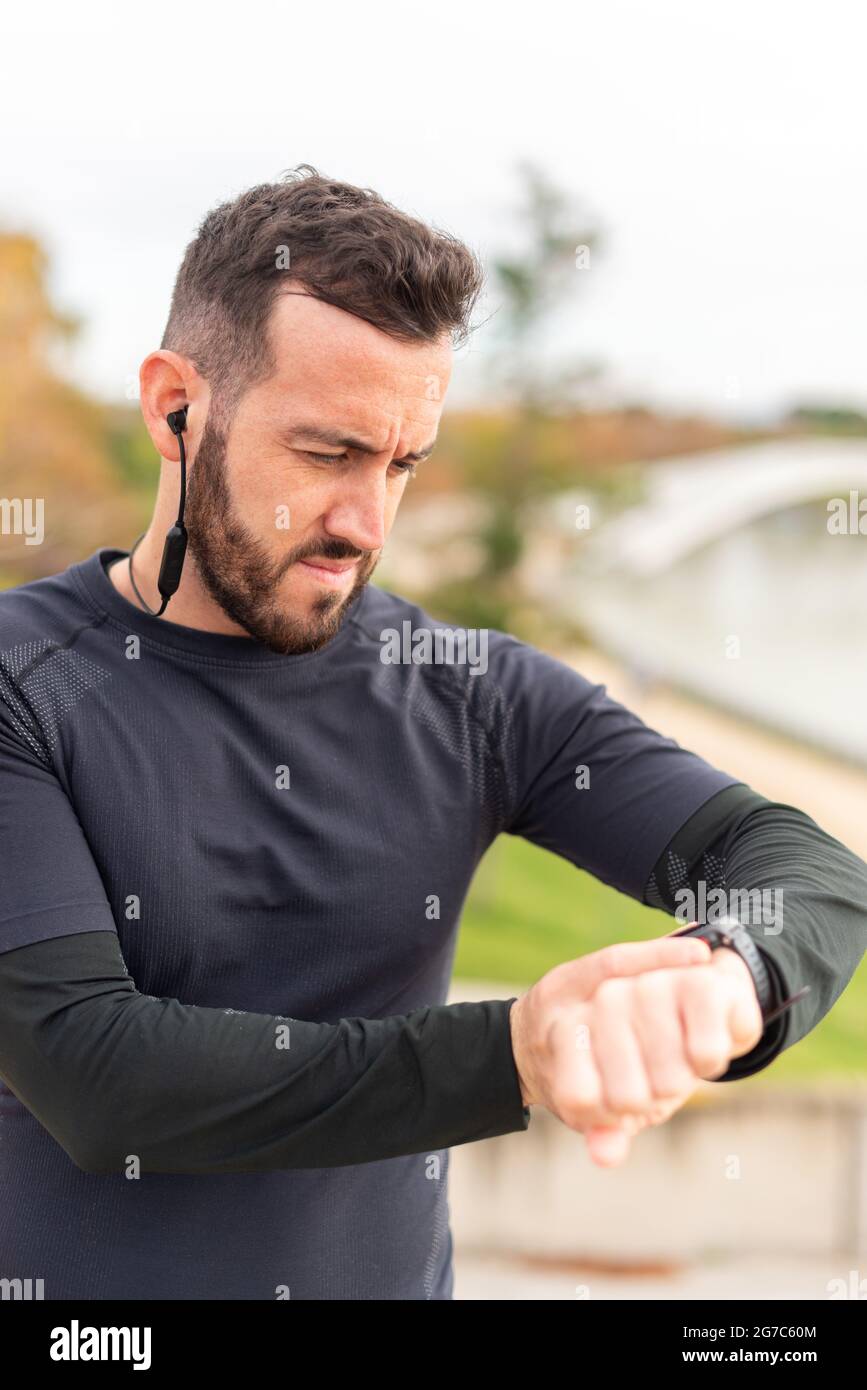 Runner stopwatch hi-res stock photography and images - Alamy