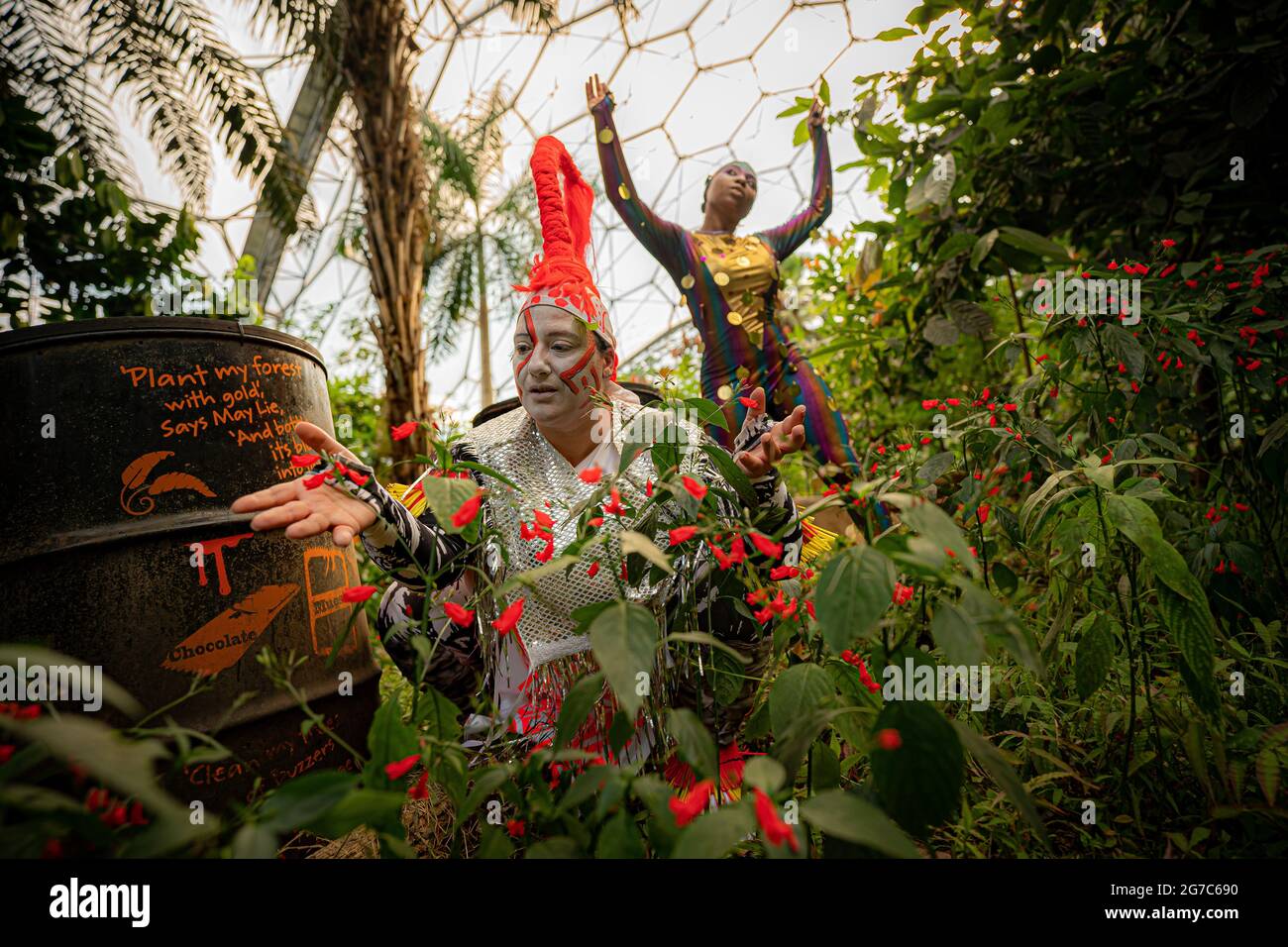 Eden project art rainforest hi-res stock photography and images - Alamy