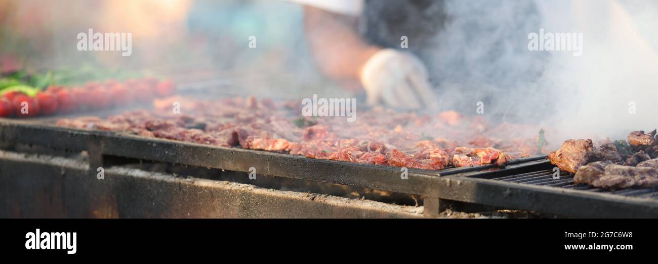 Cooking meat on wire rack and charcoal Stock Photo - Alamy