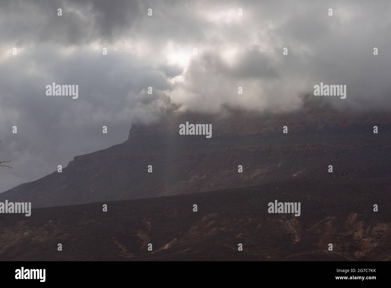 Sun fighting through the clouds in the Matzikama Moutains cloe to Van ...