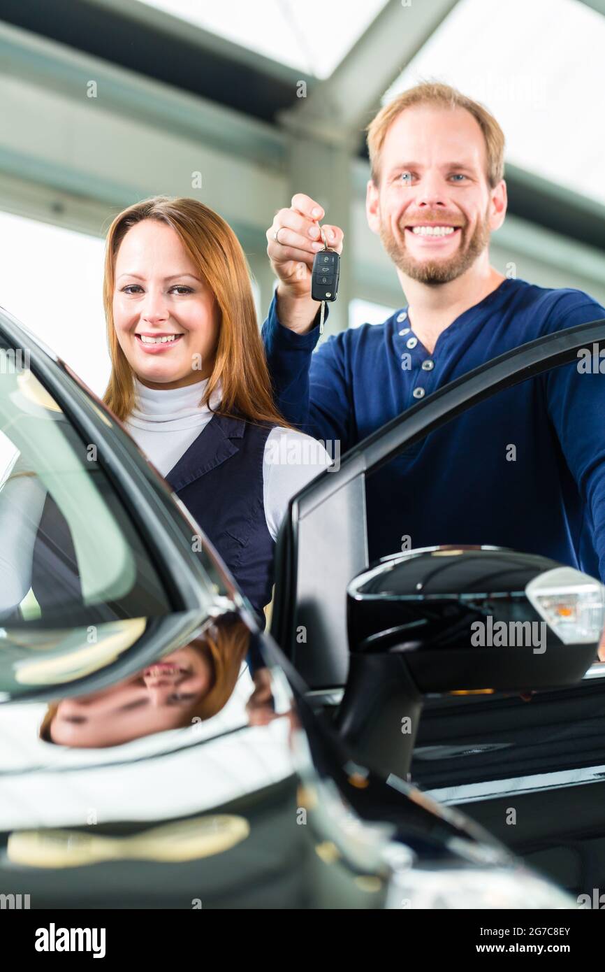 Man holding car key beside hi-res stock photography and images - Alamy