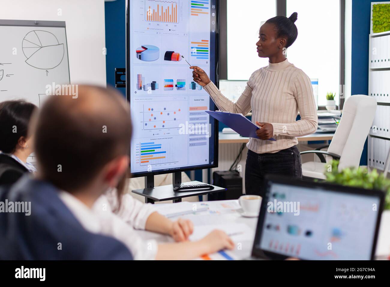 Briefing worker hi-res stock photography and images - Alamy