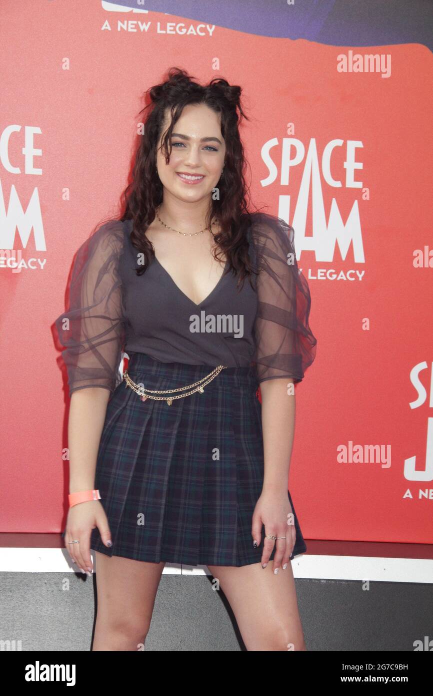 Mary Mouser 07/12/2021 The World Premiere of 鉄pace Jam: A New Legacy ...