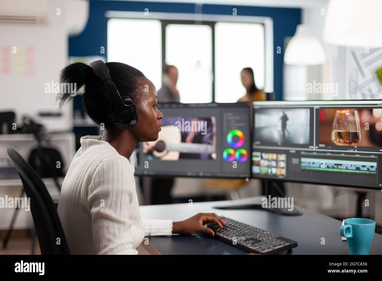 African woman content creator hi-res stock photography and images - Alamy