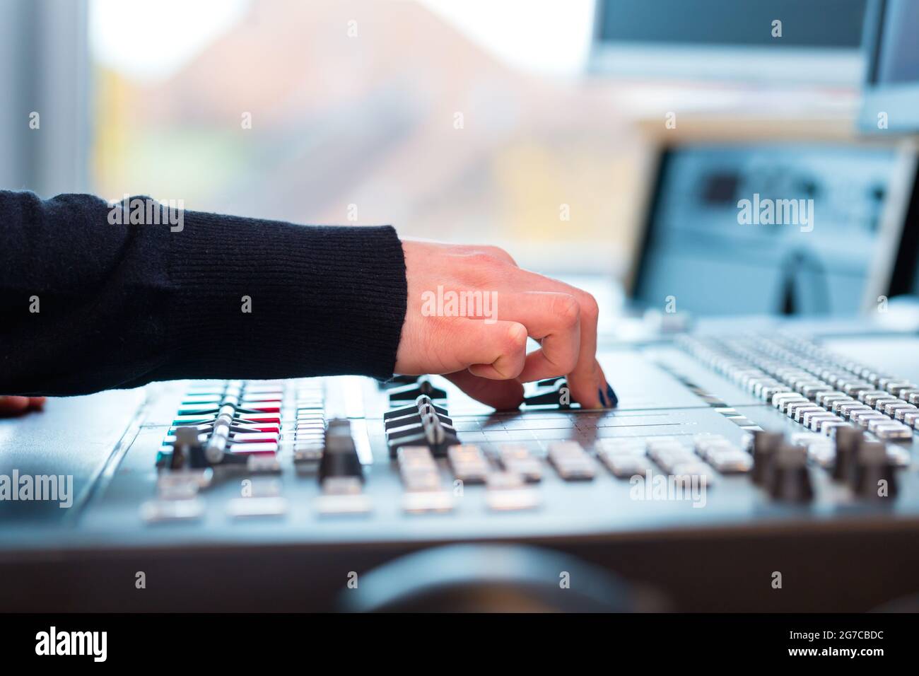 Radio presenter studio hi-res stock photography and images - Alamy
