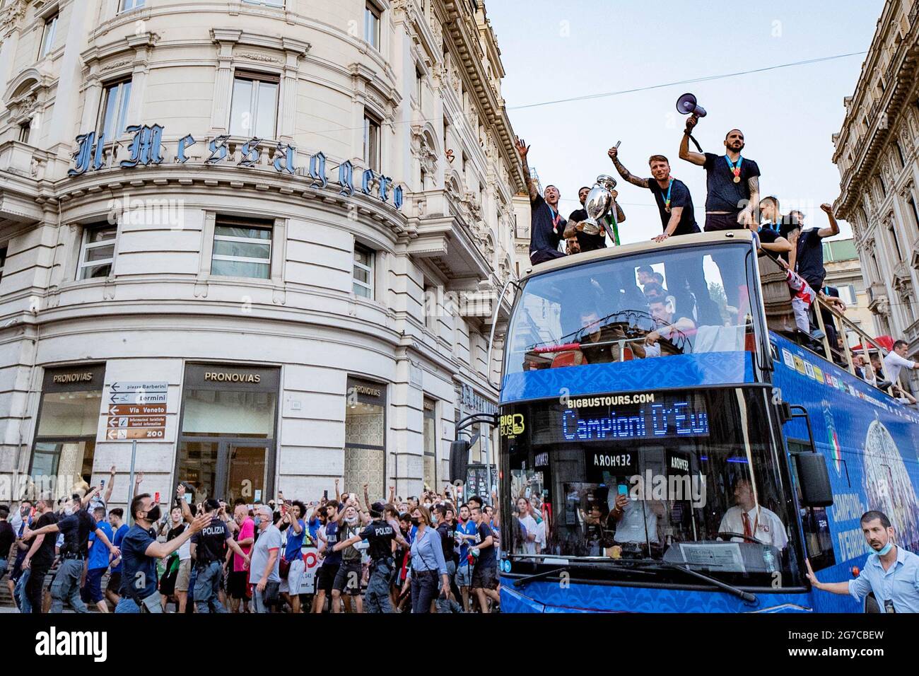 Rome, The open-top coach of the Italian National team passes in via del ...