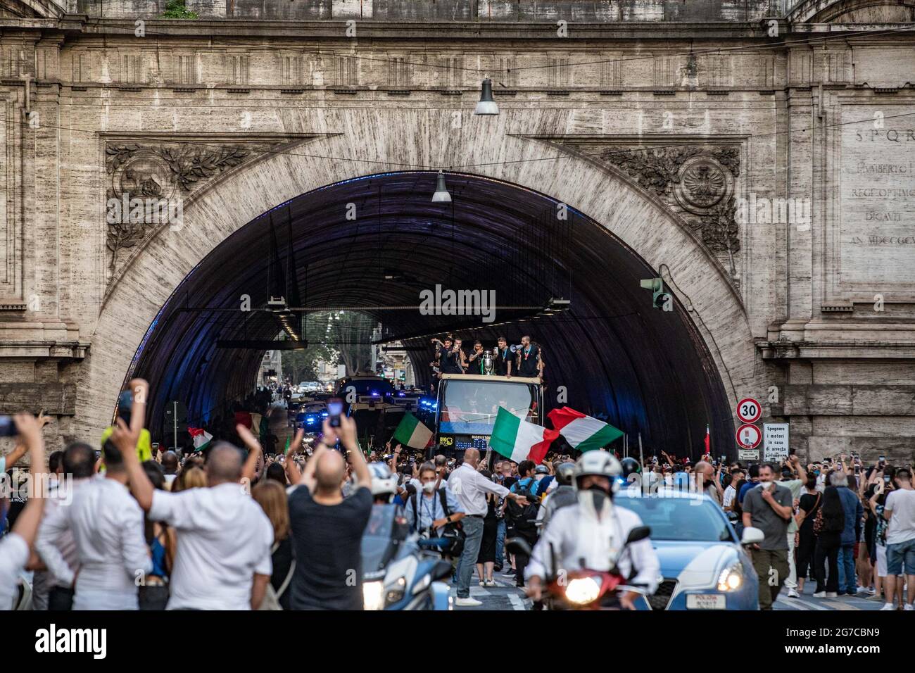 Rome, The open-top coach of the Italian National team passes in via del ...