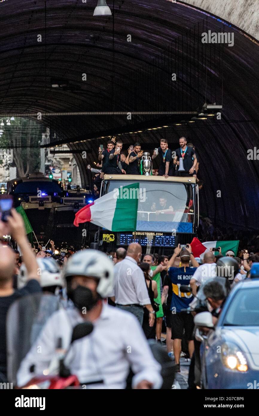 Rome, The open-top coach of the Italian National team passes in via del ...