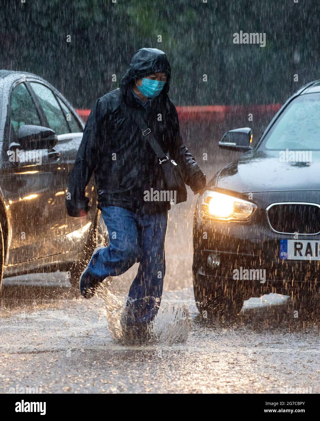 Pic shows: Highgate North London lightning thunder storms and ...