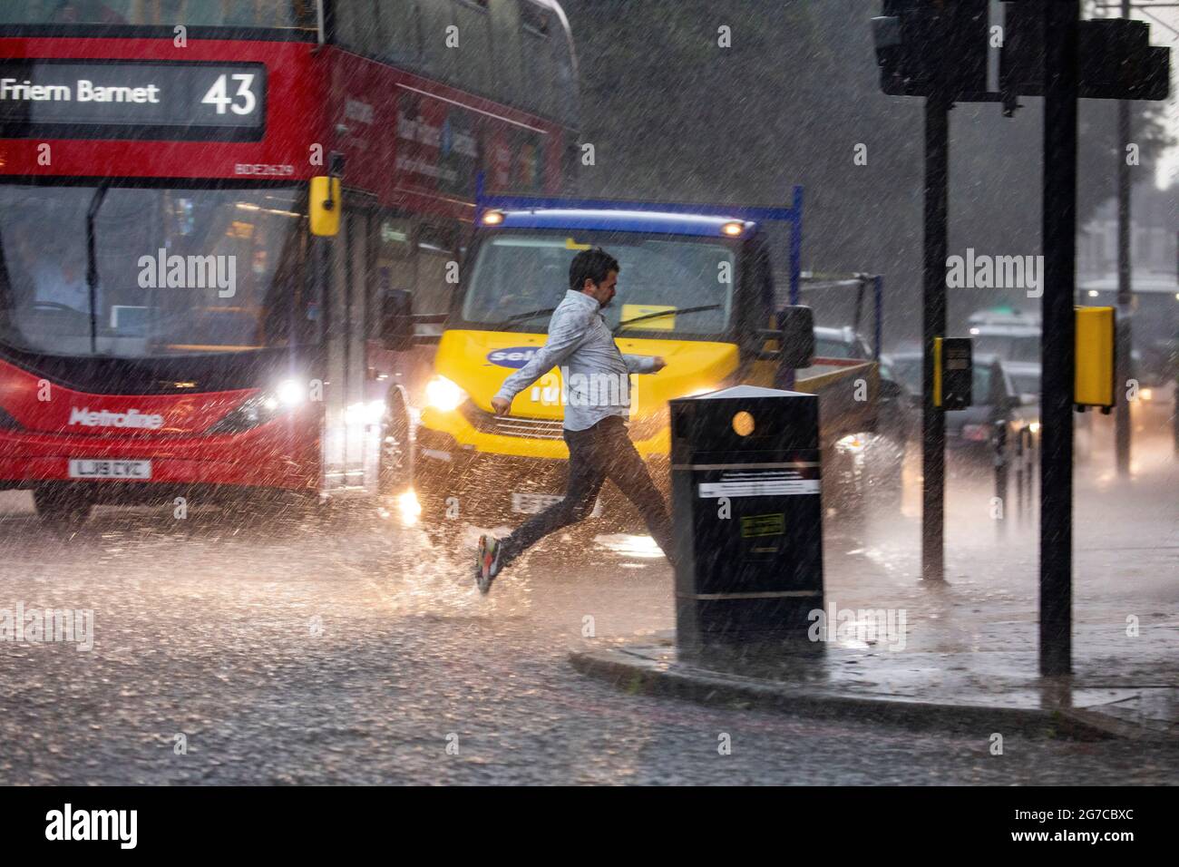 Pic shows: Highgate North London lightning thunder storms and ...