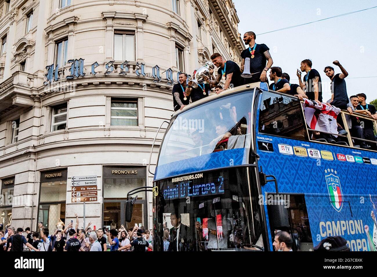 Rome, The open-top coach of the Italian National team passes in via del ...