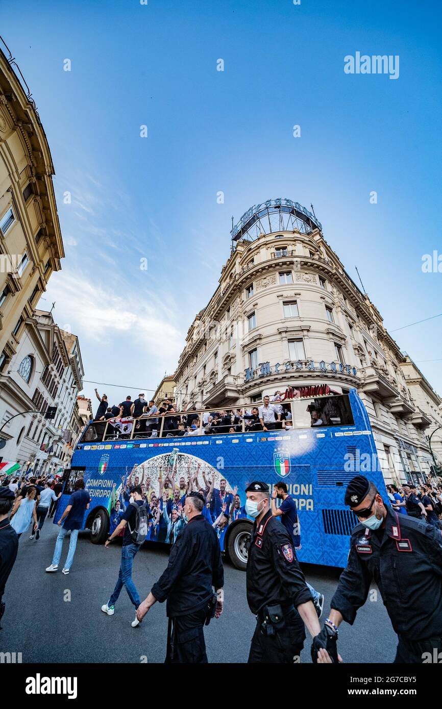 Rome, The open-top coach of the Italian National team passes in via del ...