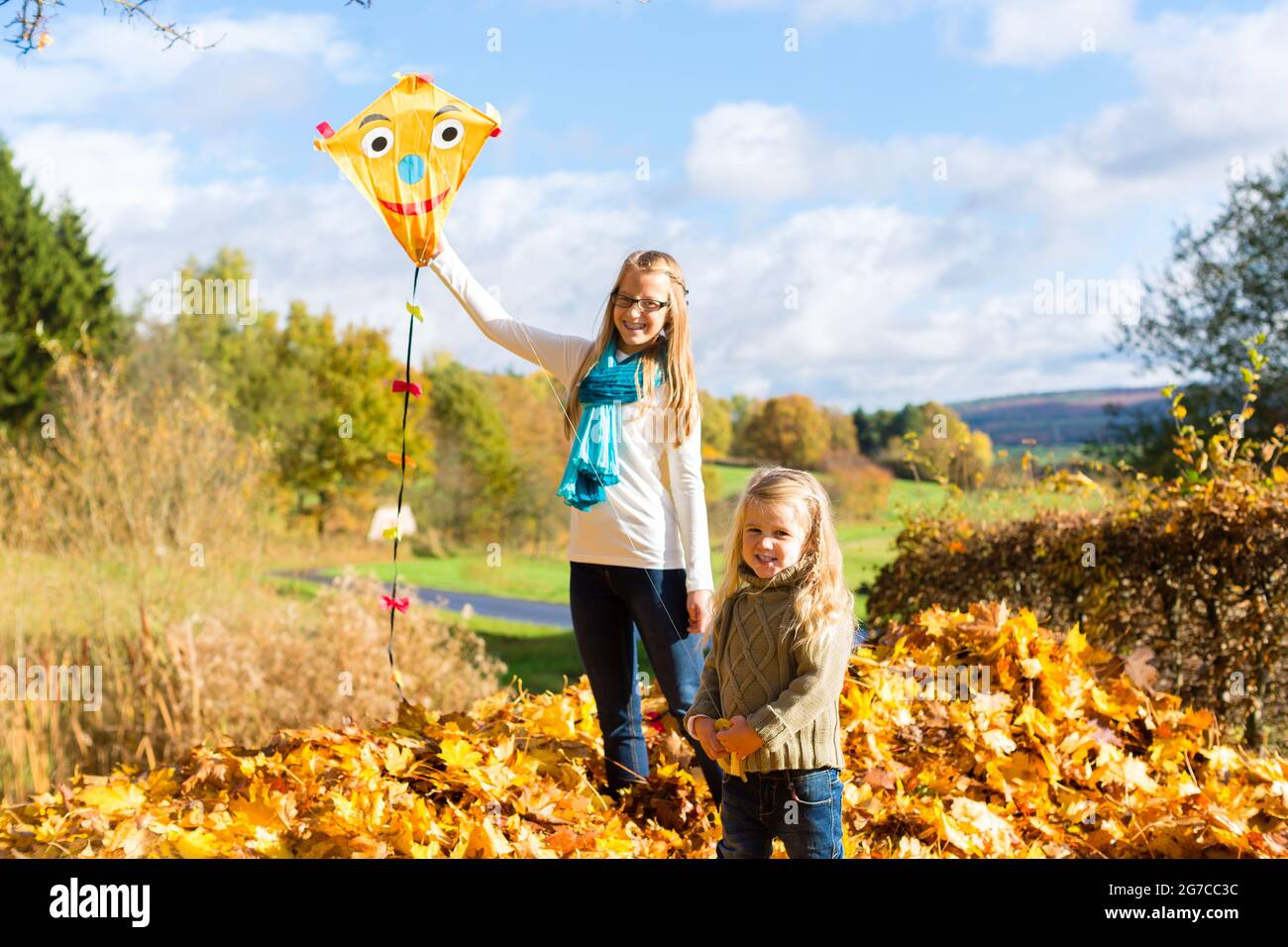 Girls fly kite in hi-res stock photography and images - Alamy