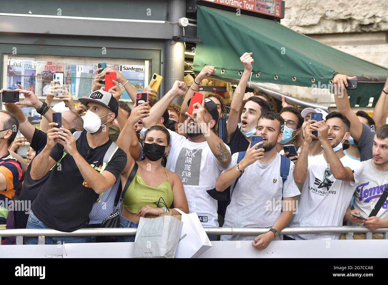 Rome, fans in via del Tritone for the national team bus Stock Photo - Alamy