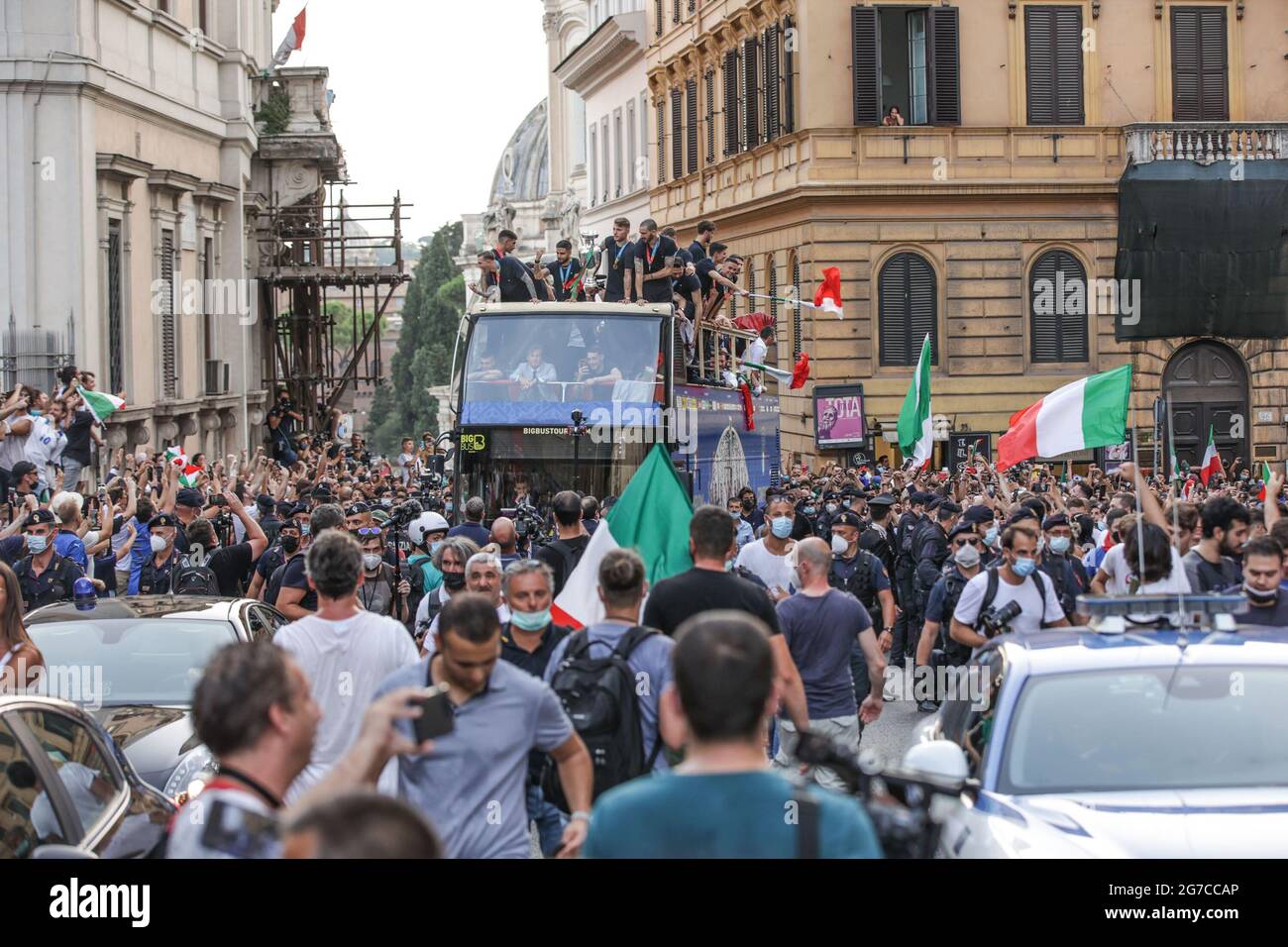 Italian National celebrates, the Open Bus passes through the streets of ...
