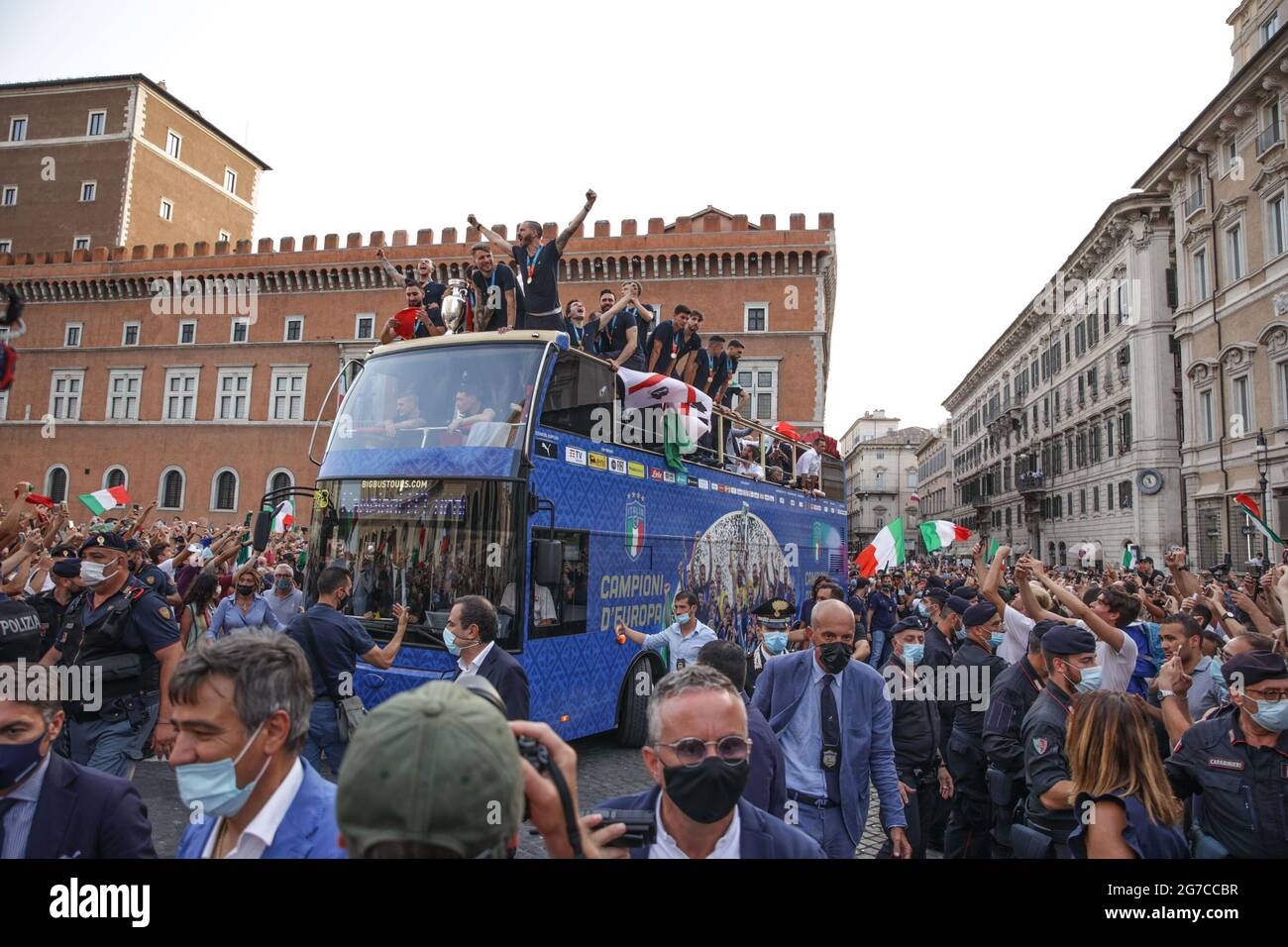 Italian National celebrates, the Open Bus passes through the streets of ...