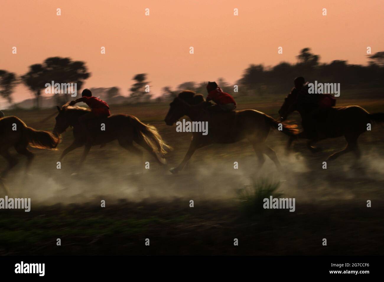 Rural horse race of bangladesh hi-res stock photography and images - Alamy